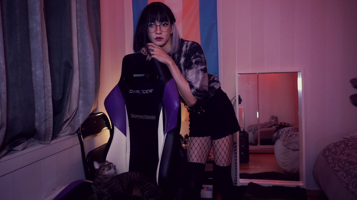 cat got my chair | Scrolller