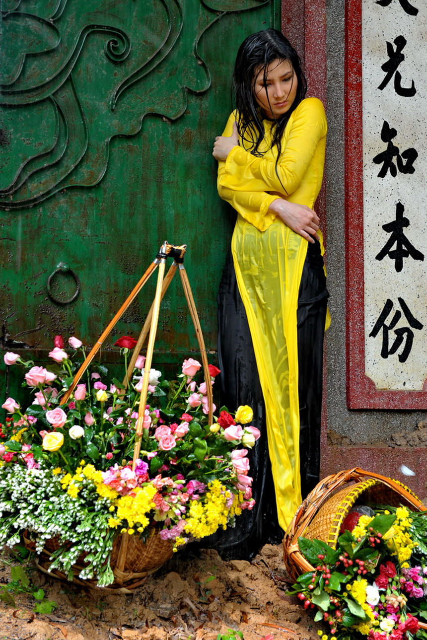 Caught in the rain. | Scrolller