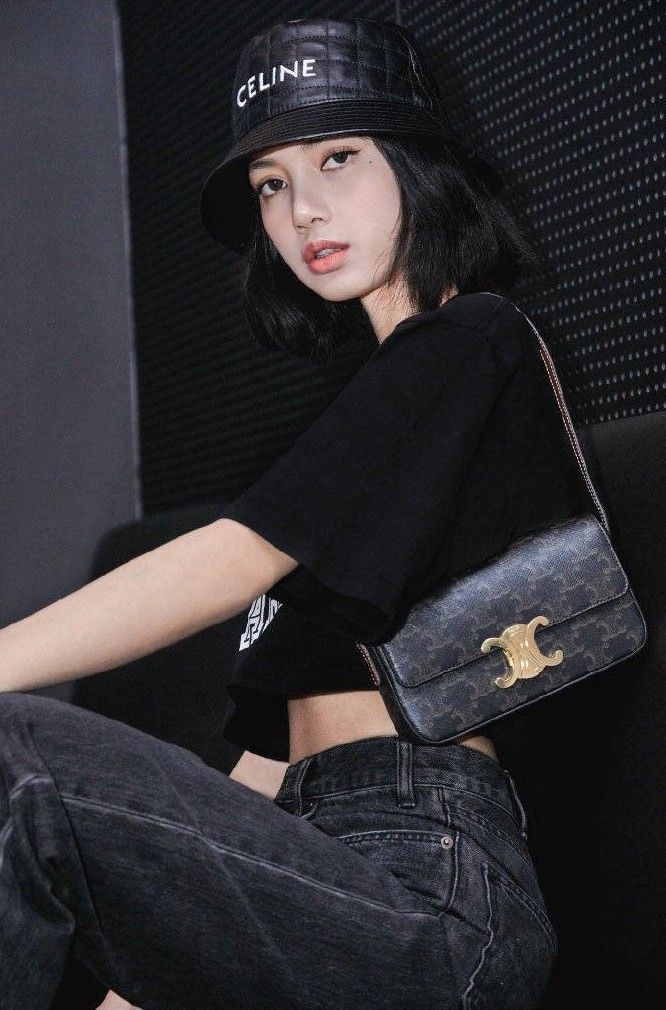 Celine Lisa | Scrolller