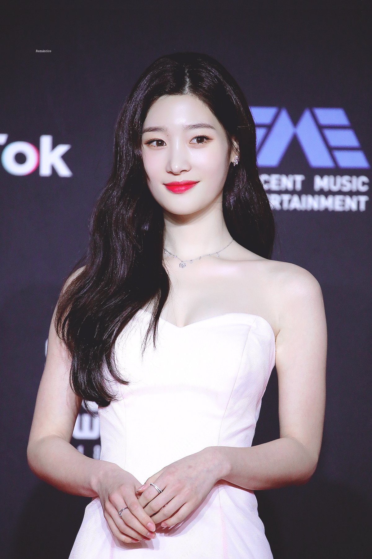 Chaeyeon | Scrolller