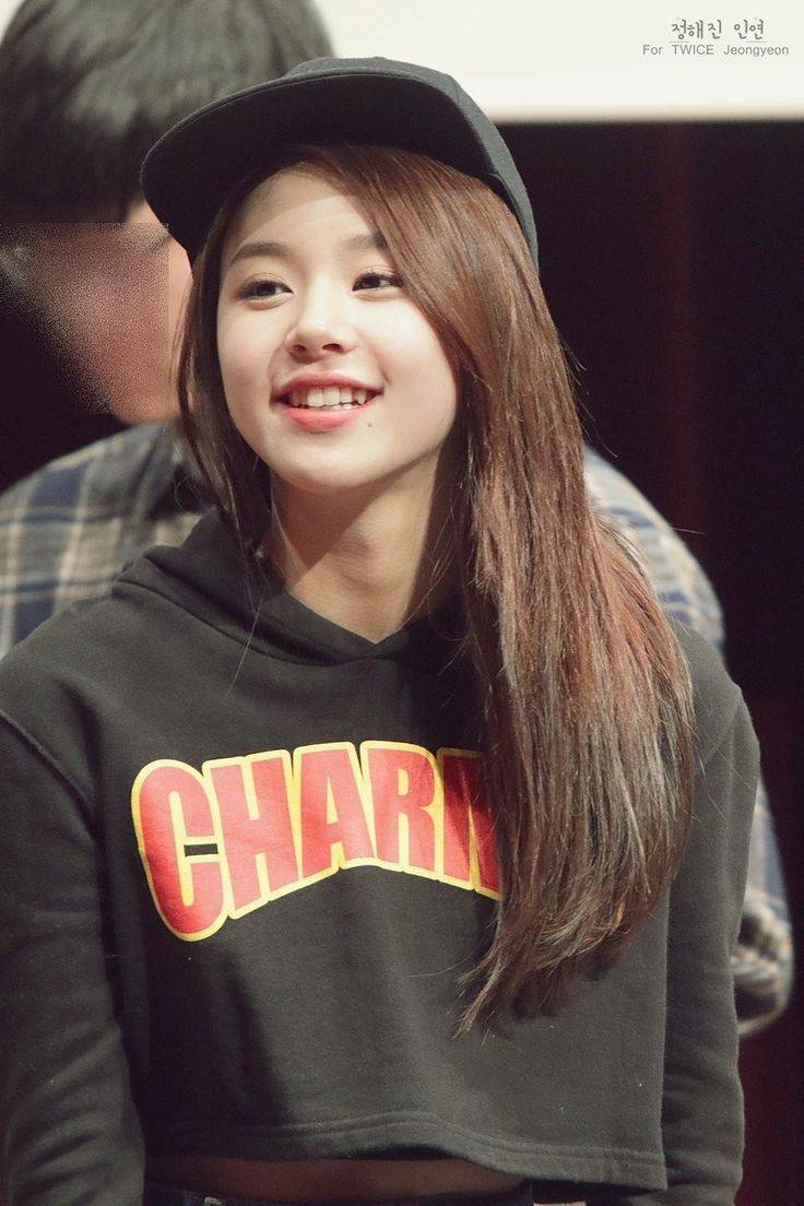 Chaeyoung | Scrolller