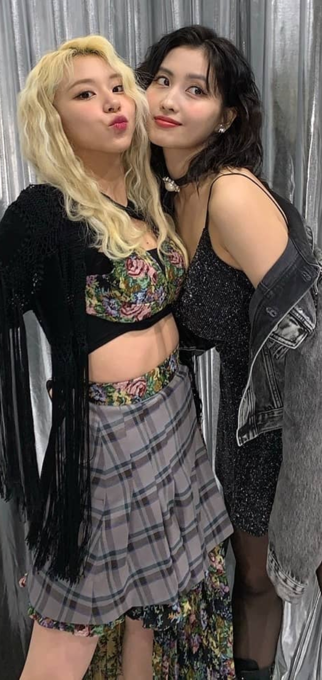 Chaeyoung & Momo | Scrolller