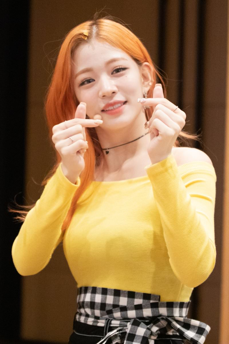 Chaeyoung hearts | Scrolller