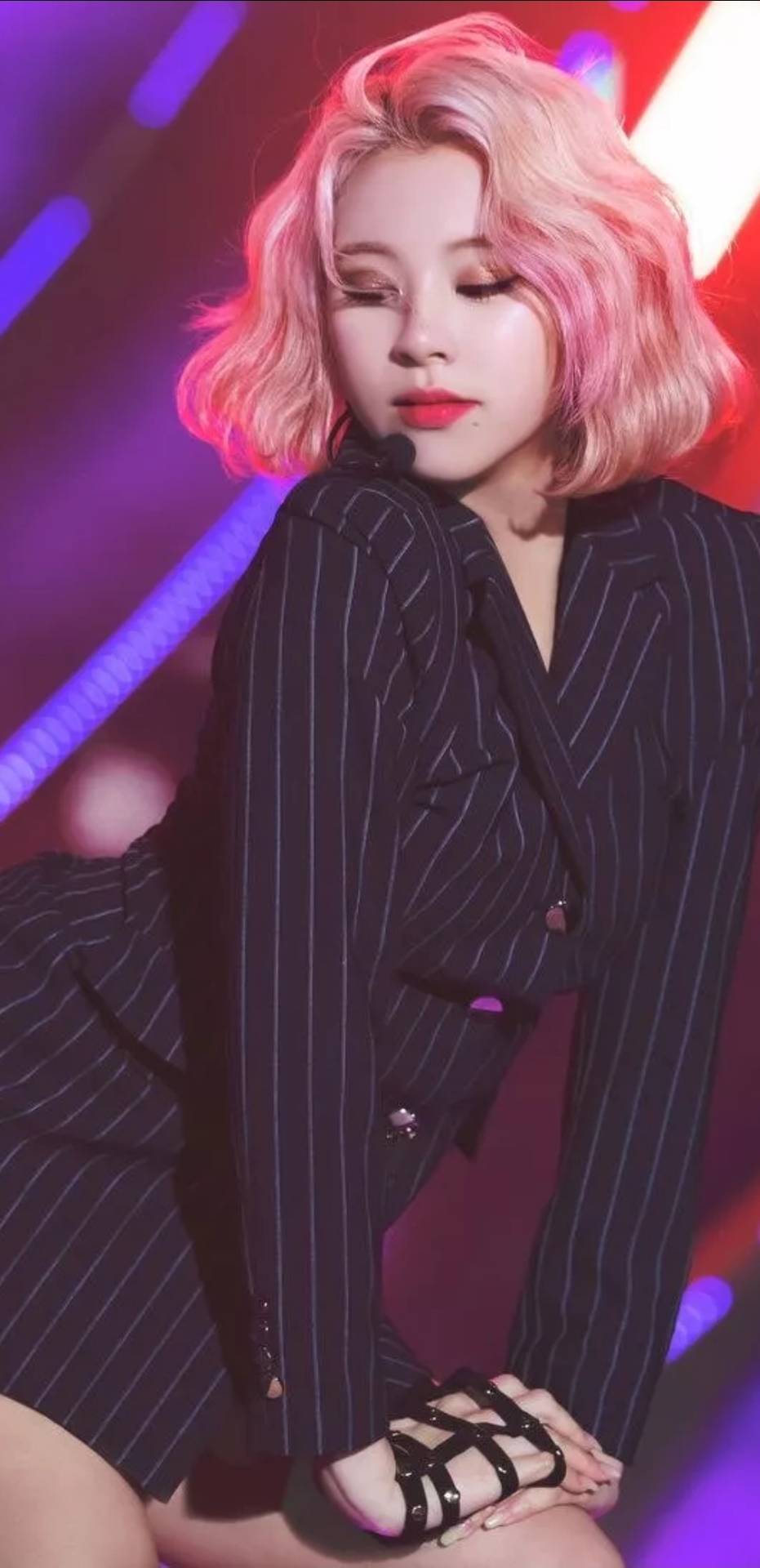Chaeyoung - pink hair, black striped suit jacket | Scrolller