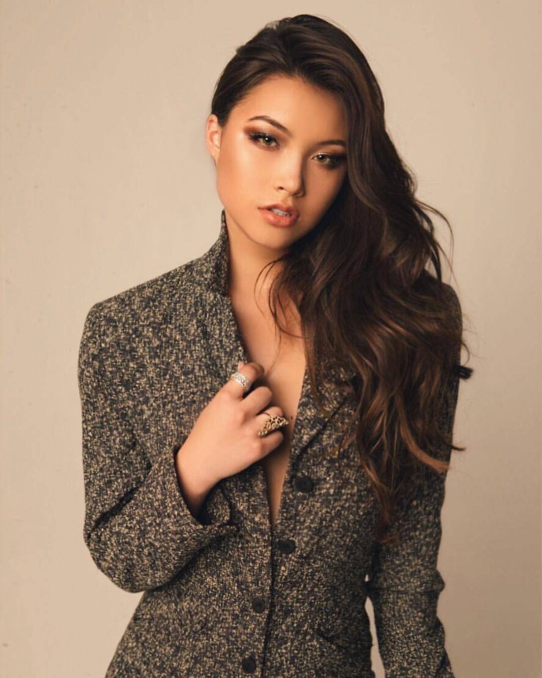 Chantelle Lee | Scrolller