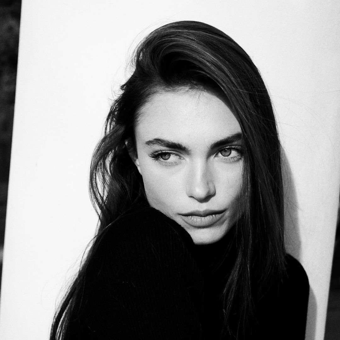 Charlie Weiss | Scrolller