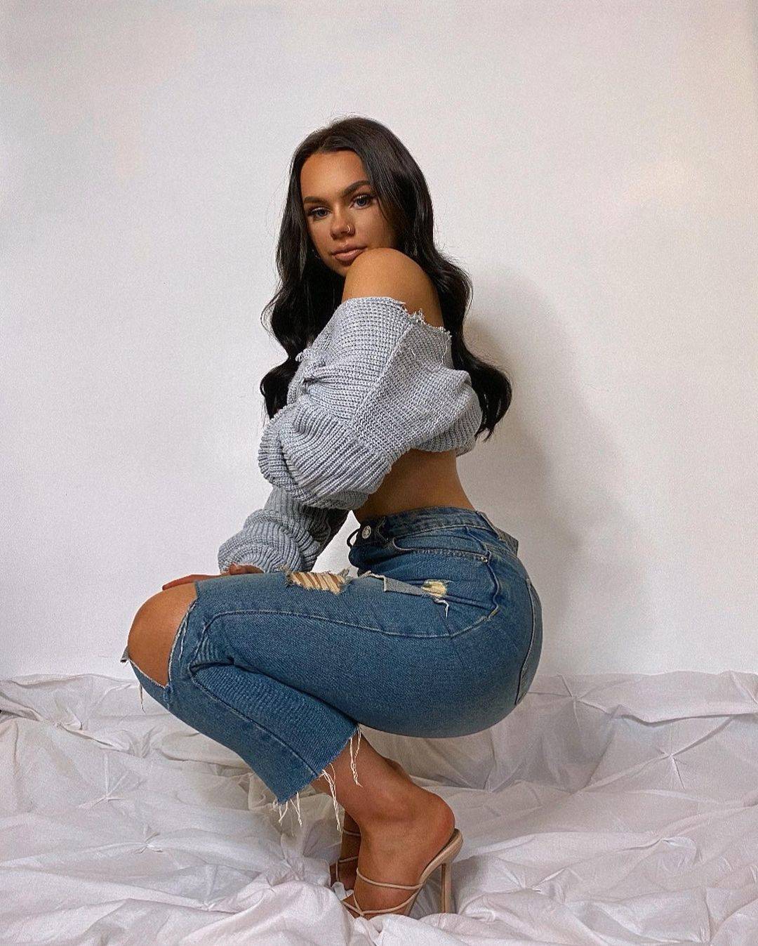 Charlotte Maynard | Scrolller