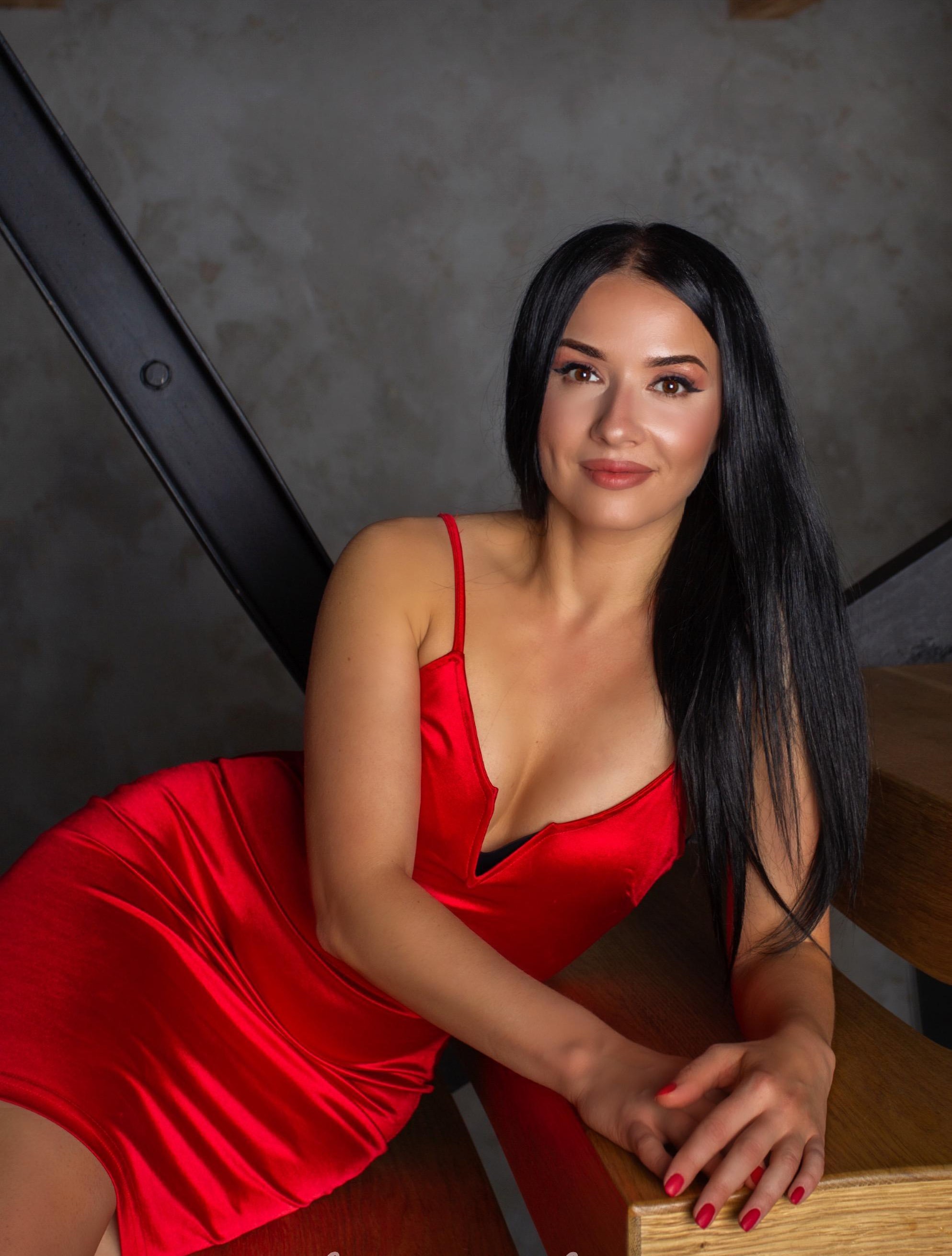 Charming beauty in red dress [F36] | Scrolller