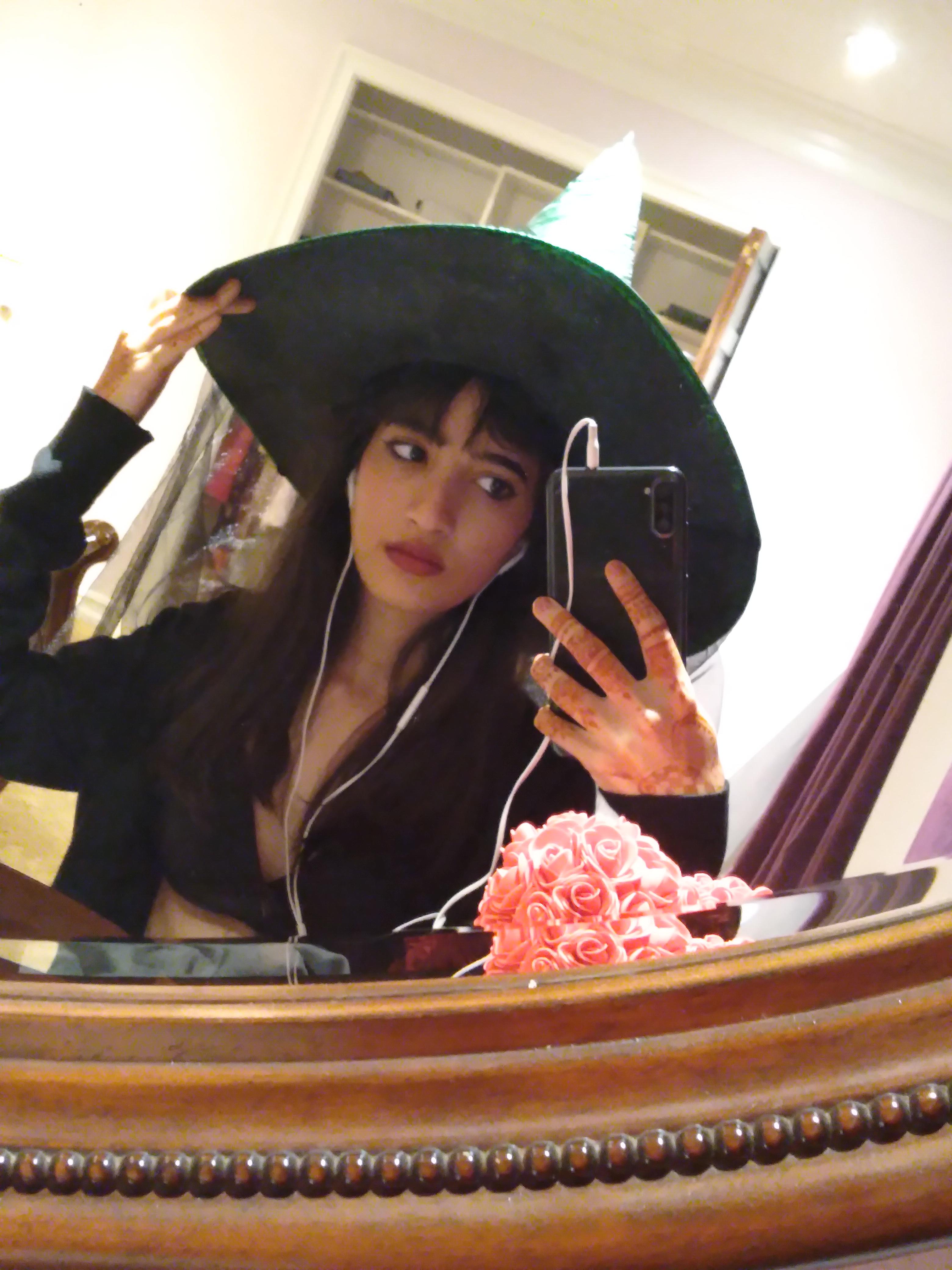 check out my new witch hat!! | Scrolller