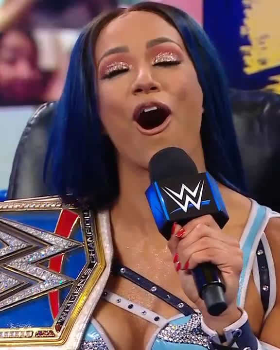 Checking out her fantastic body | Scrolller