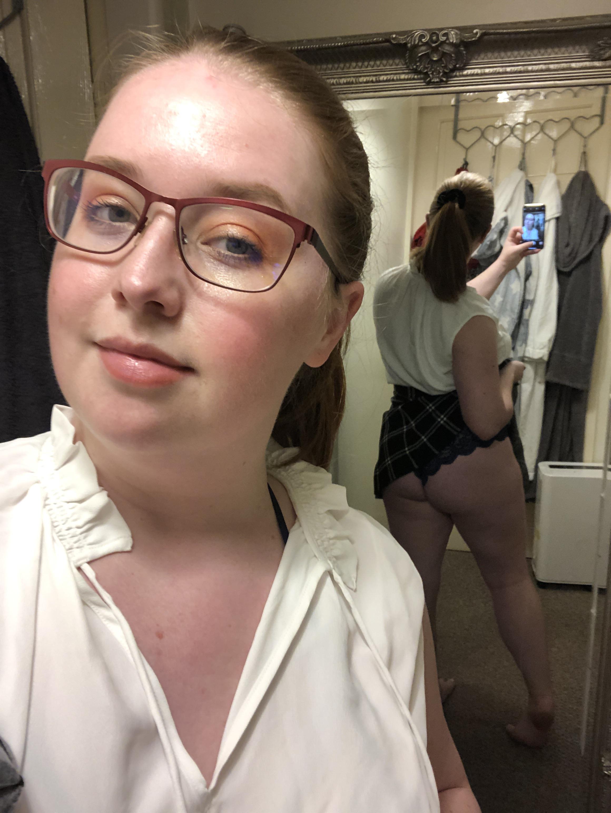 Cheeky flash | Scrolller