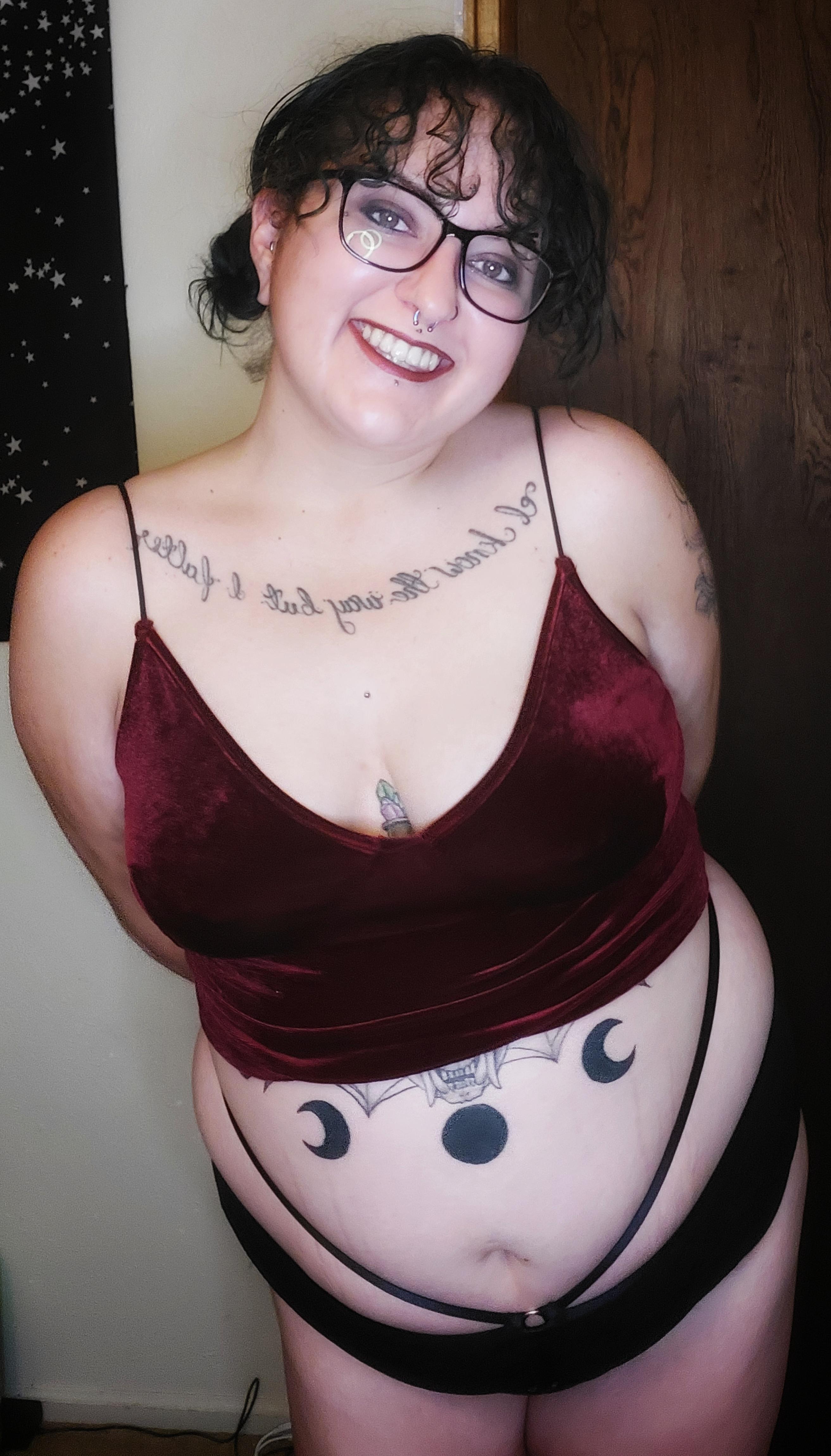 Hiiii!🖤 | Scrolller