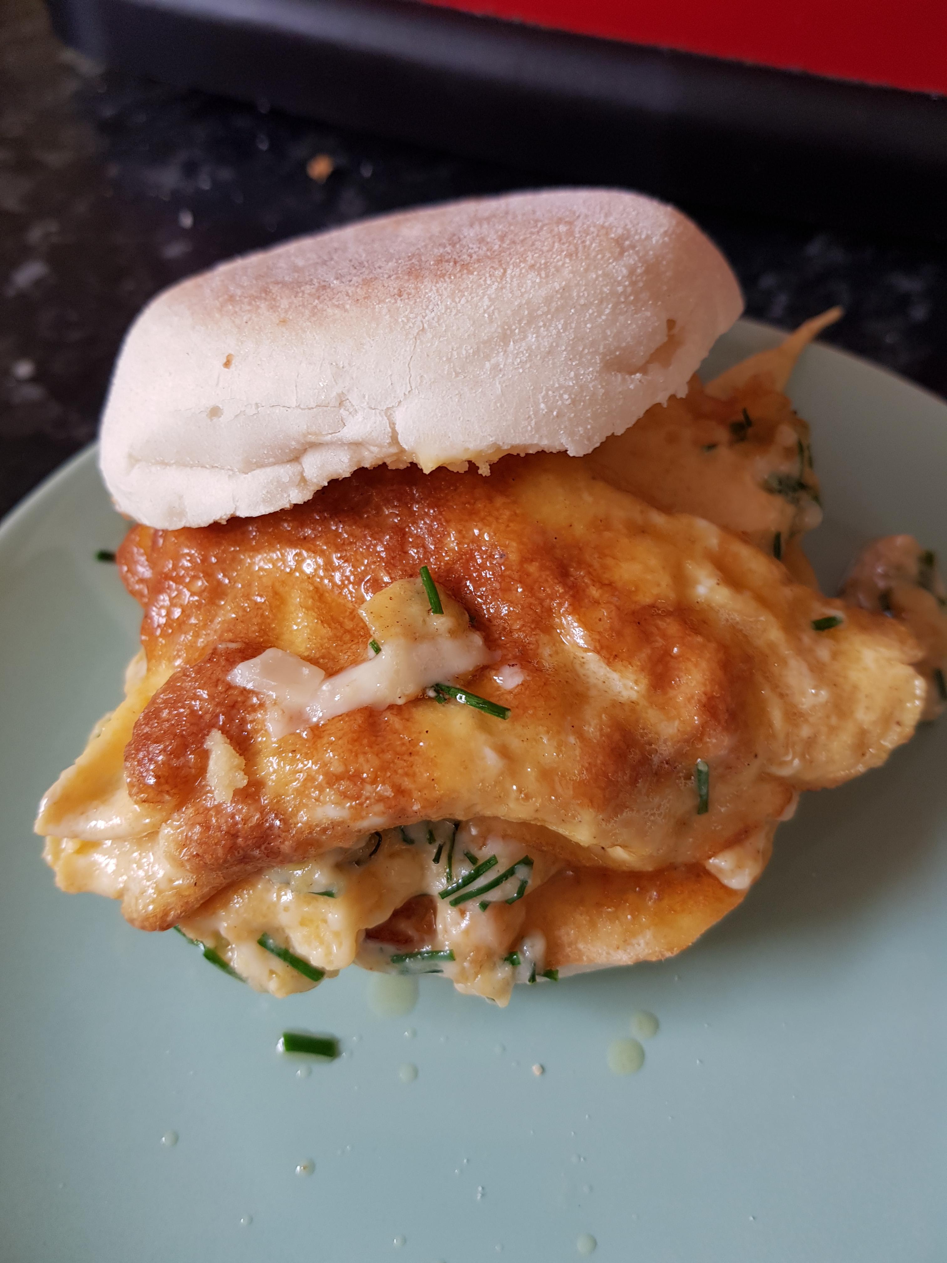 Cheese omelette muffin with chives | Scrolller