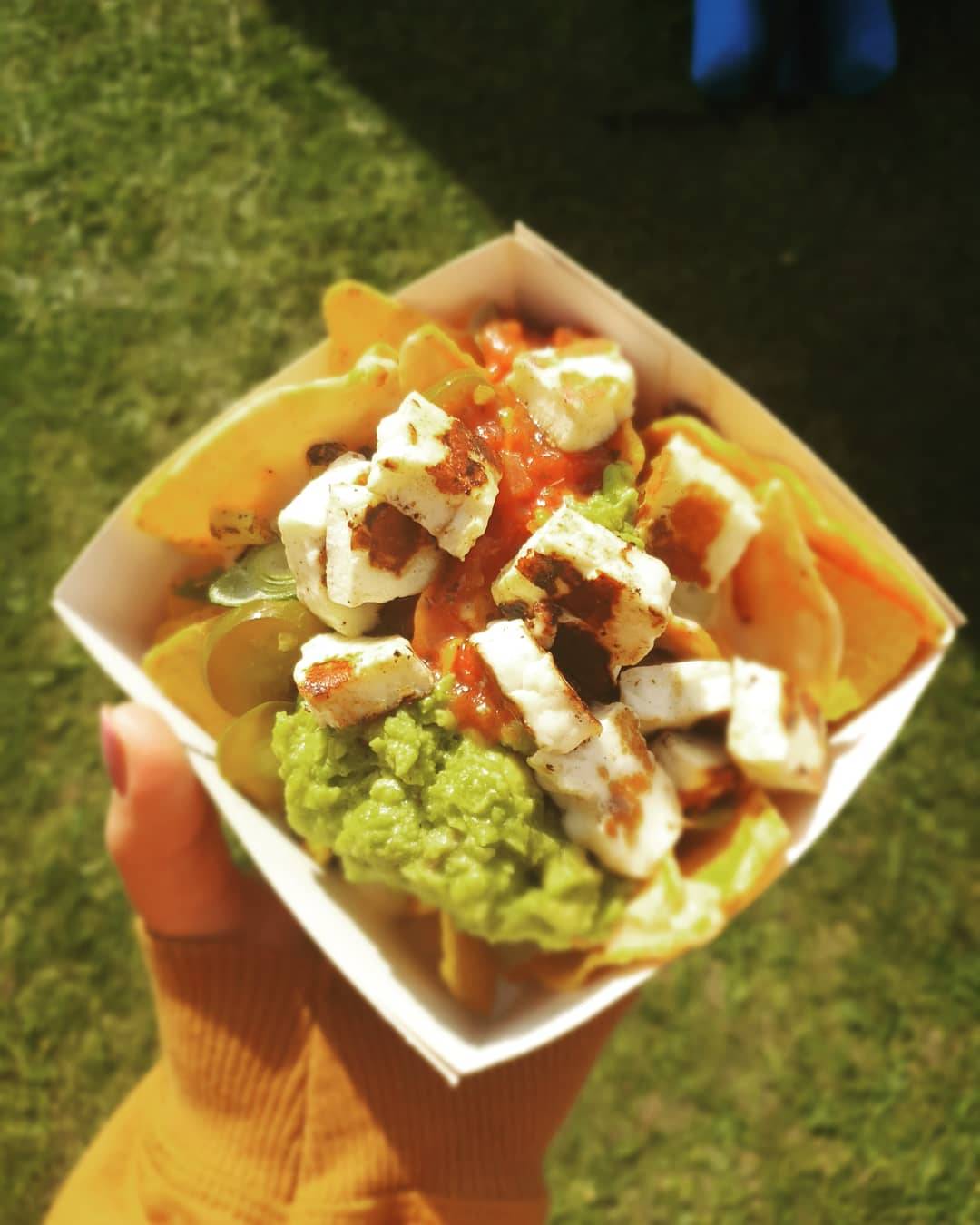 Cheesy nachos with halloumi, spring onion, guacamole & chilli. | Scrolller