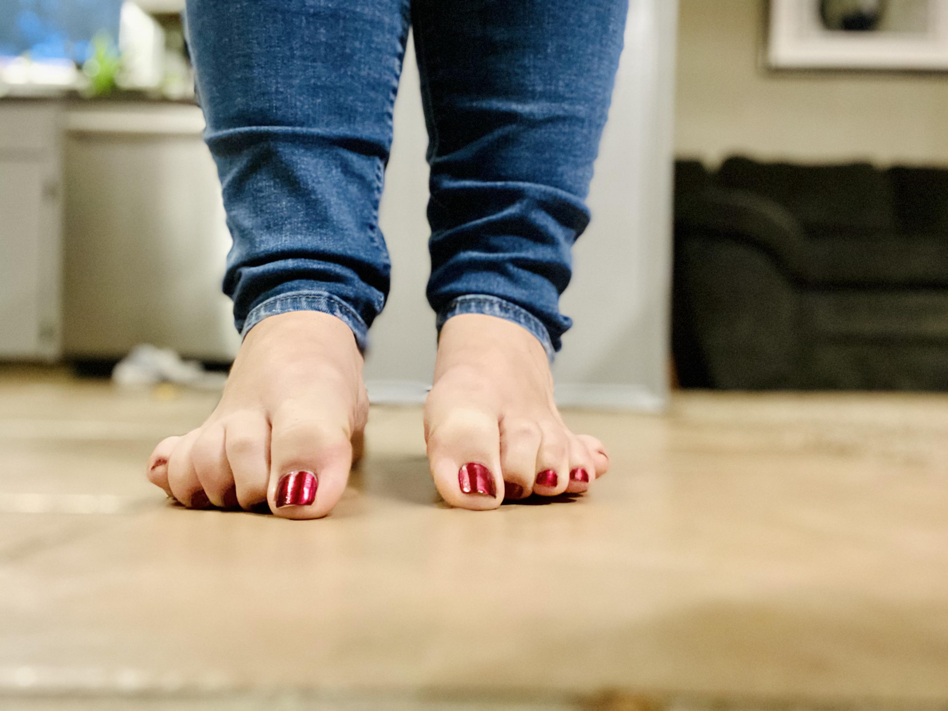 Cherry toes in the kitchen | Scrolller