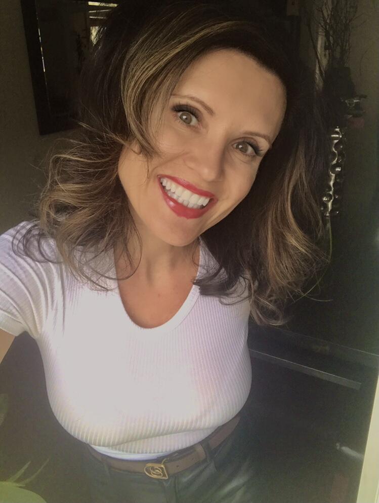 Chesty milf | Scrolller