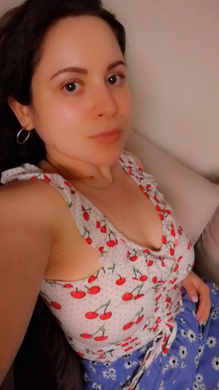 Chillin' 😎 [F27] | Scrolller