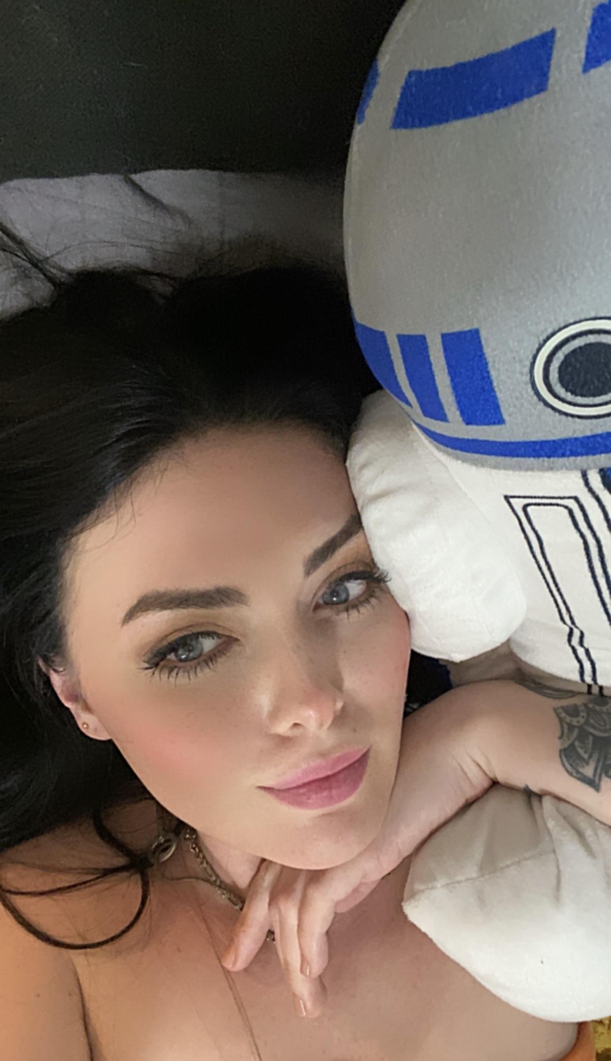 Chilling with r2-d2 | Scrolller