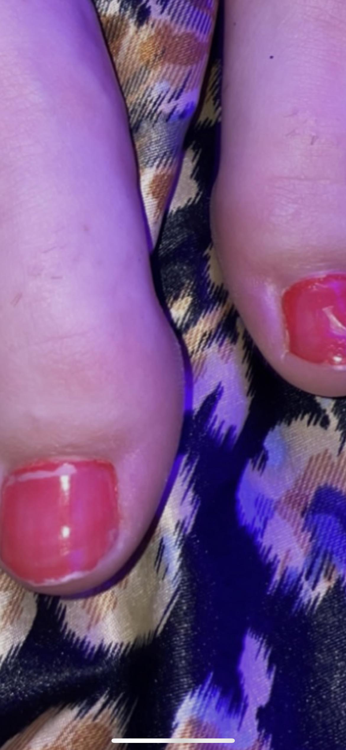 chipped my nail polish:( | Scrolller