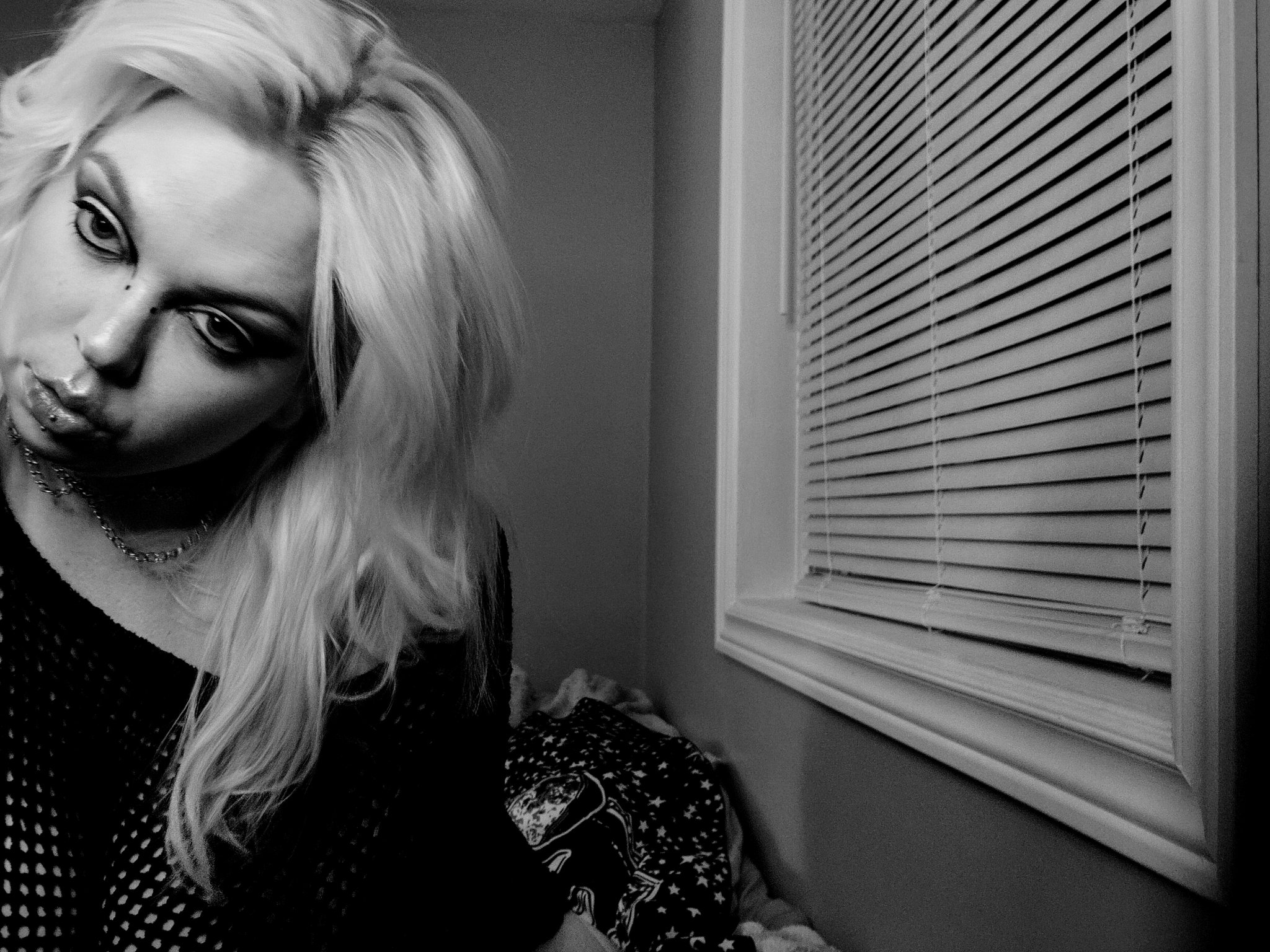 Choke me | Scrolller