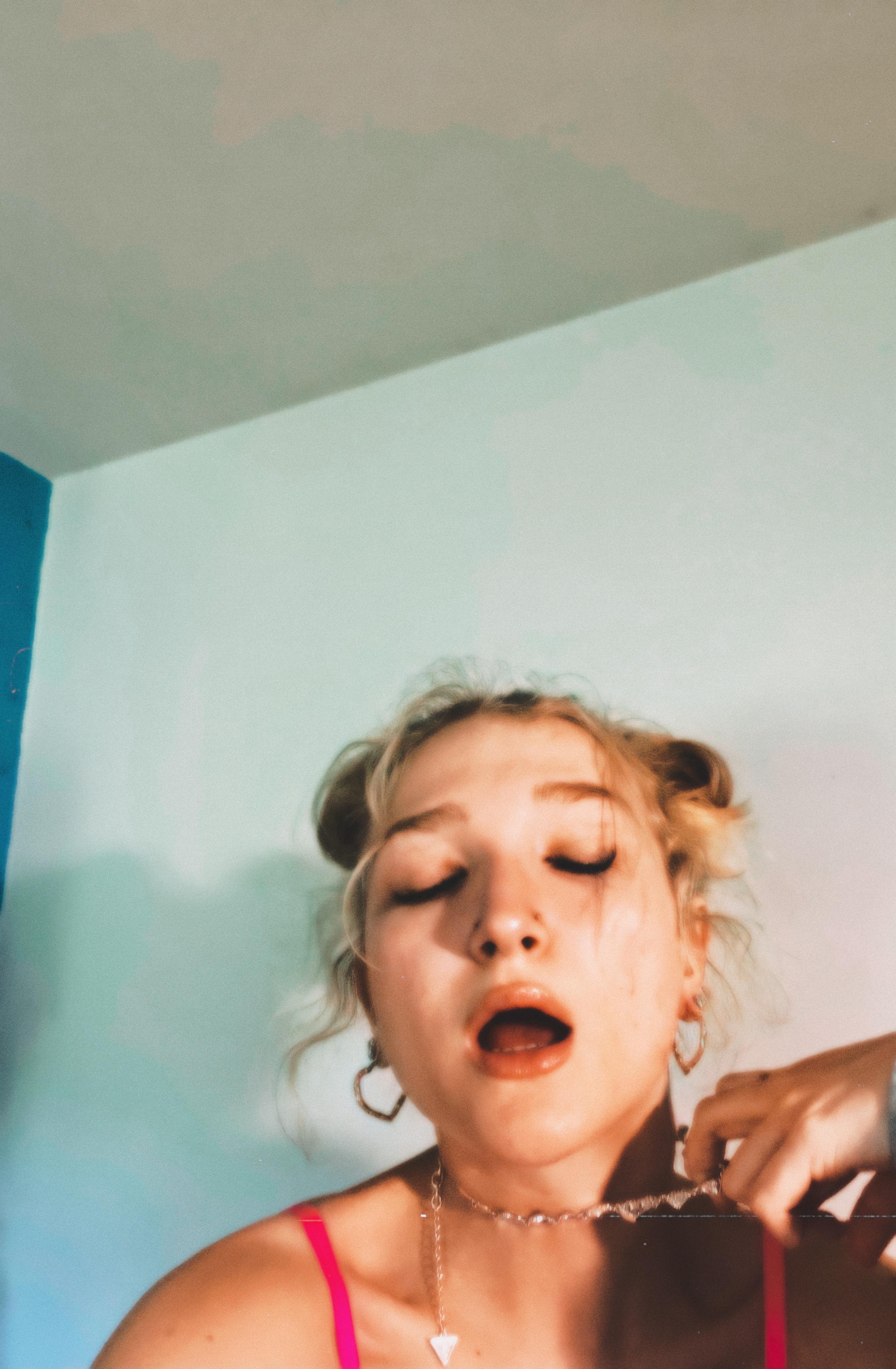 Choke me out ;) | Scrolller