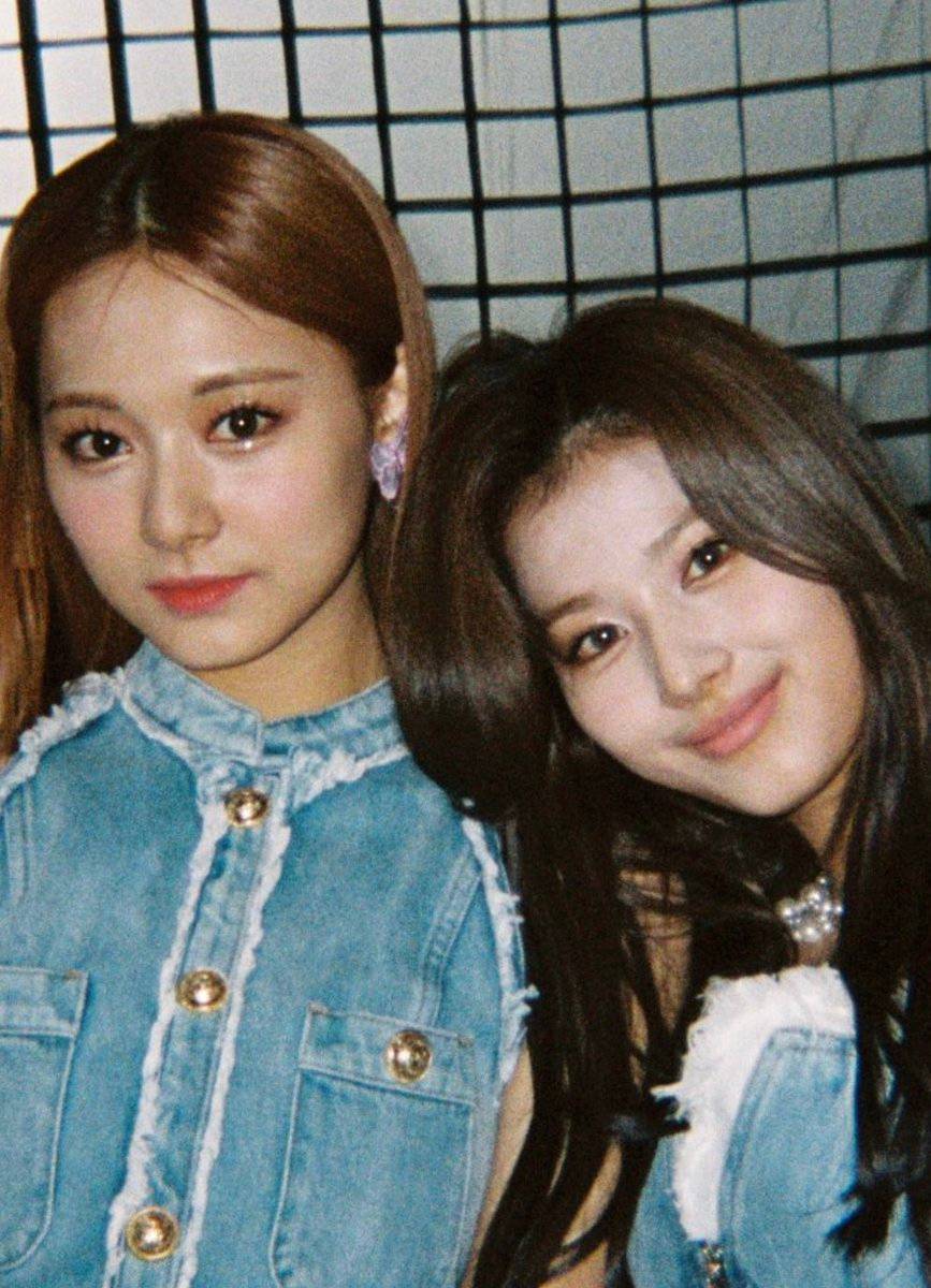 Chou Tzuyu Vs Sana Minatozaki Scrolller