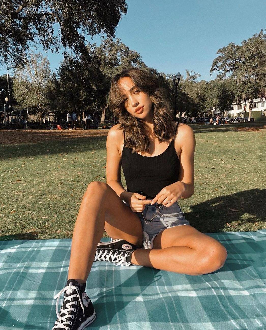 Christina | Scrolller