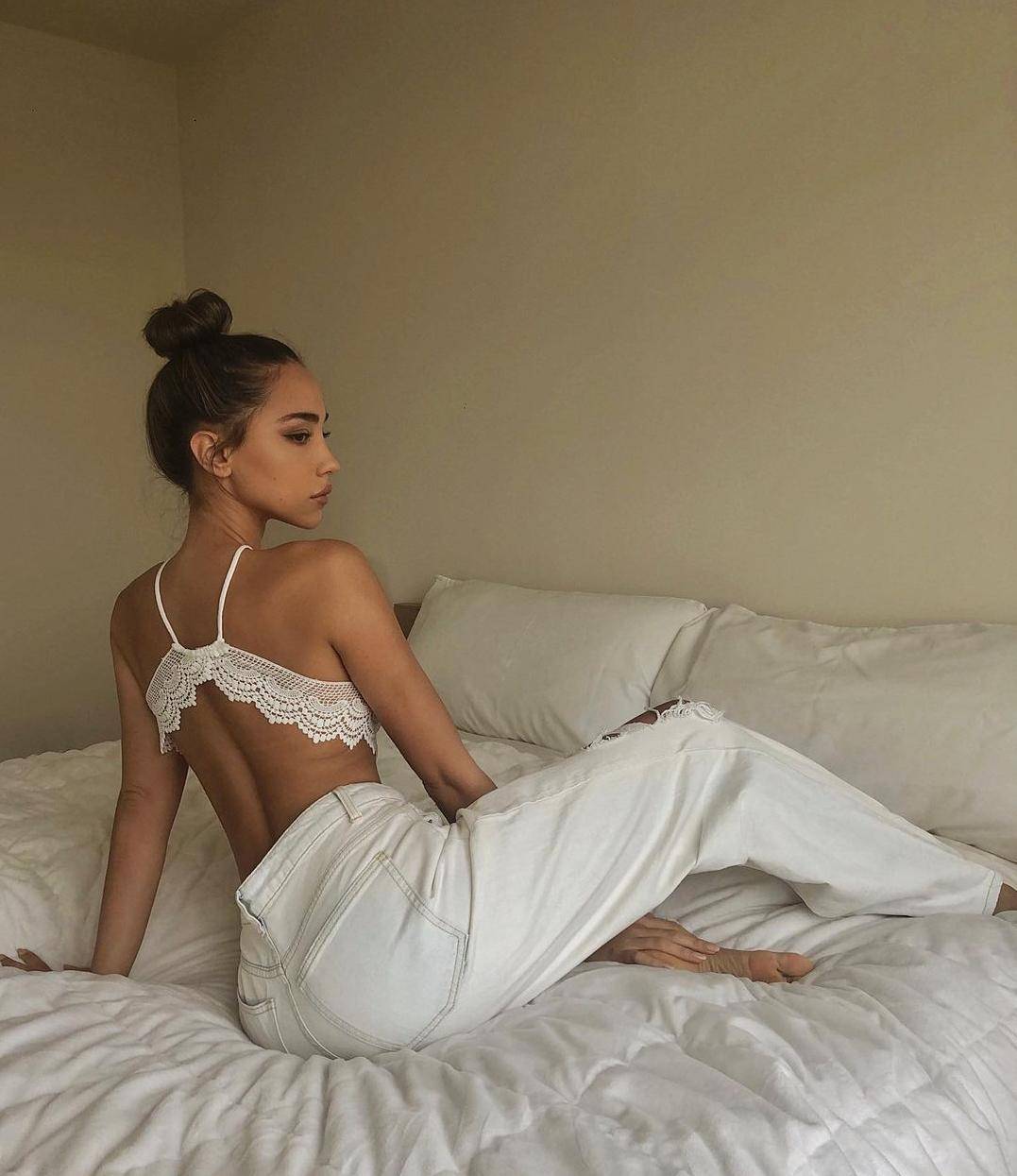 Christina | Scrolller