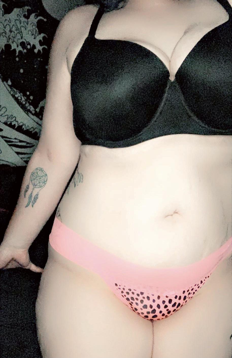 Chubby PAWG | Scrolller