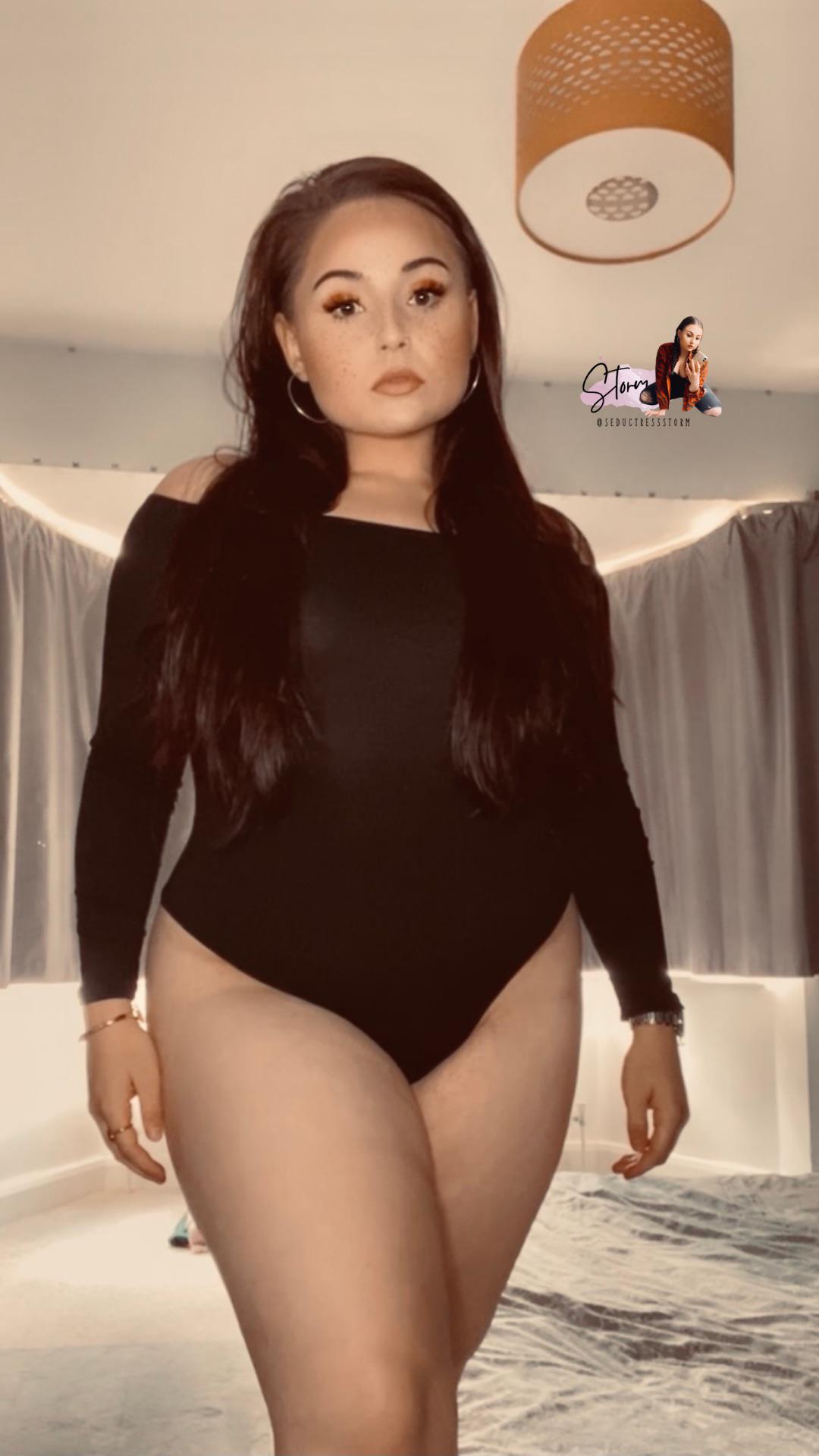 chunky legs break hearts 💔 ️‍🔥😉 | Scrolller