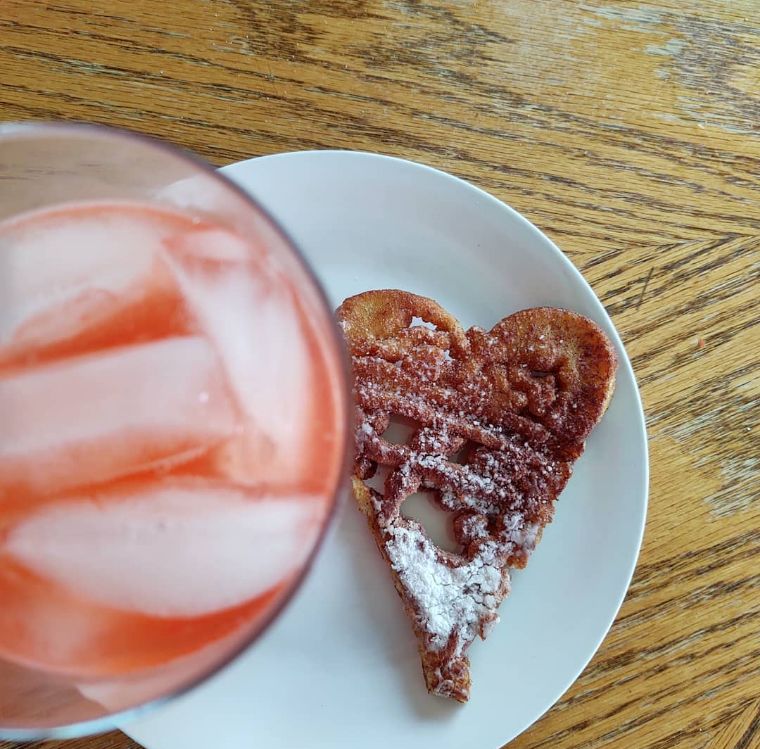 Cinnamon-sugar funnel cake and strawberry lemonade I made! | Scrolller