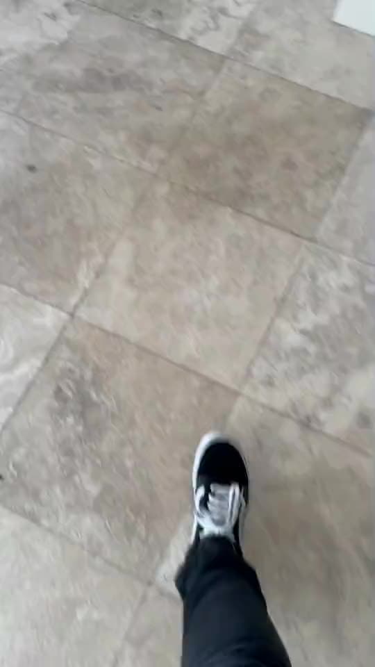 Clapping cheeks | Scrolller