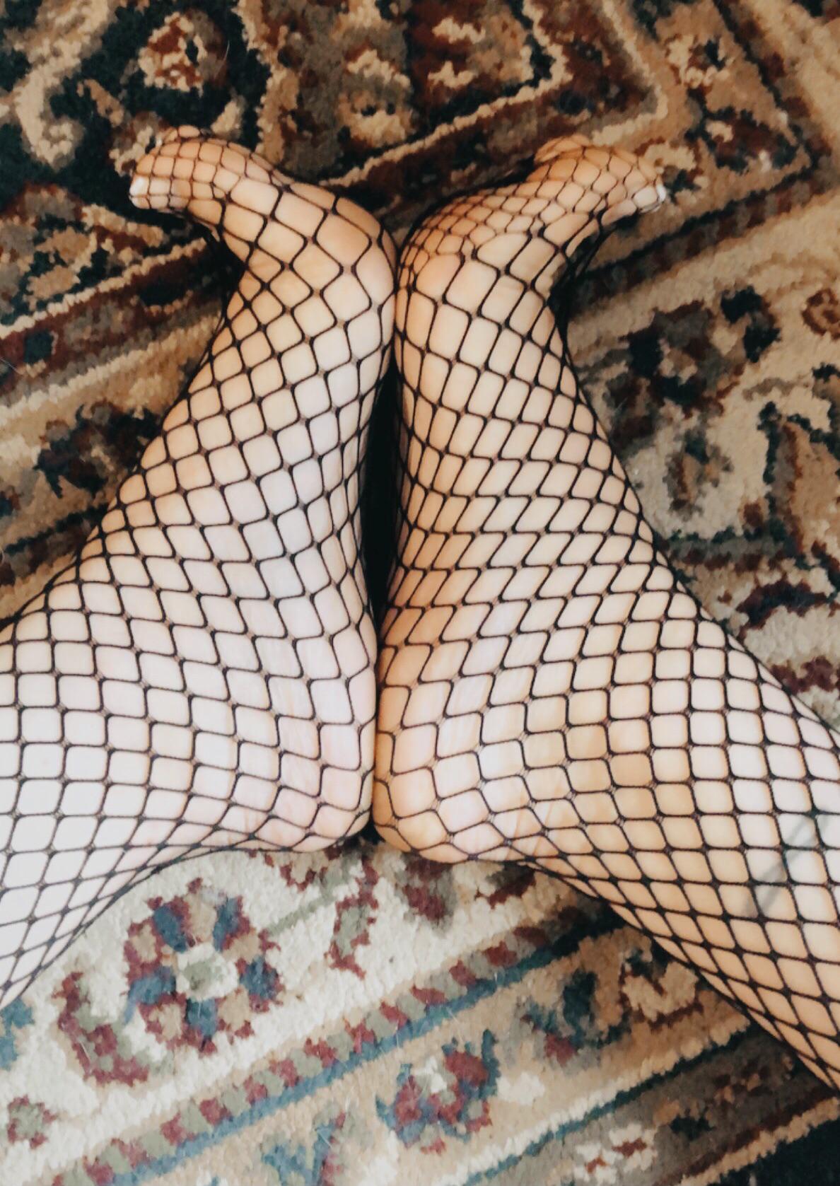 Clean my fishnets loser | Scrolller