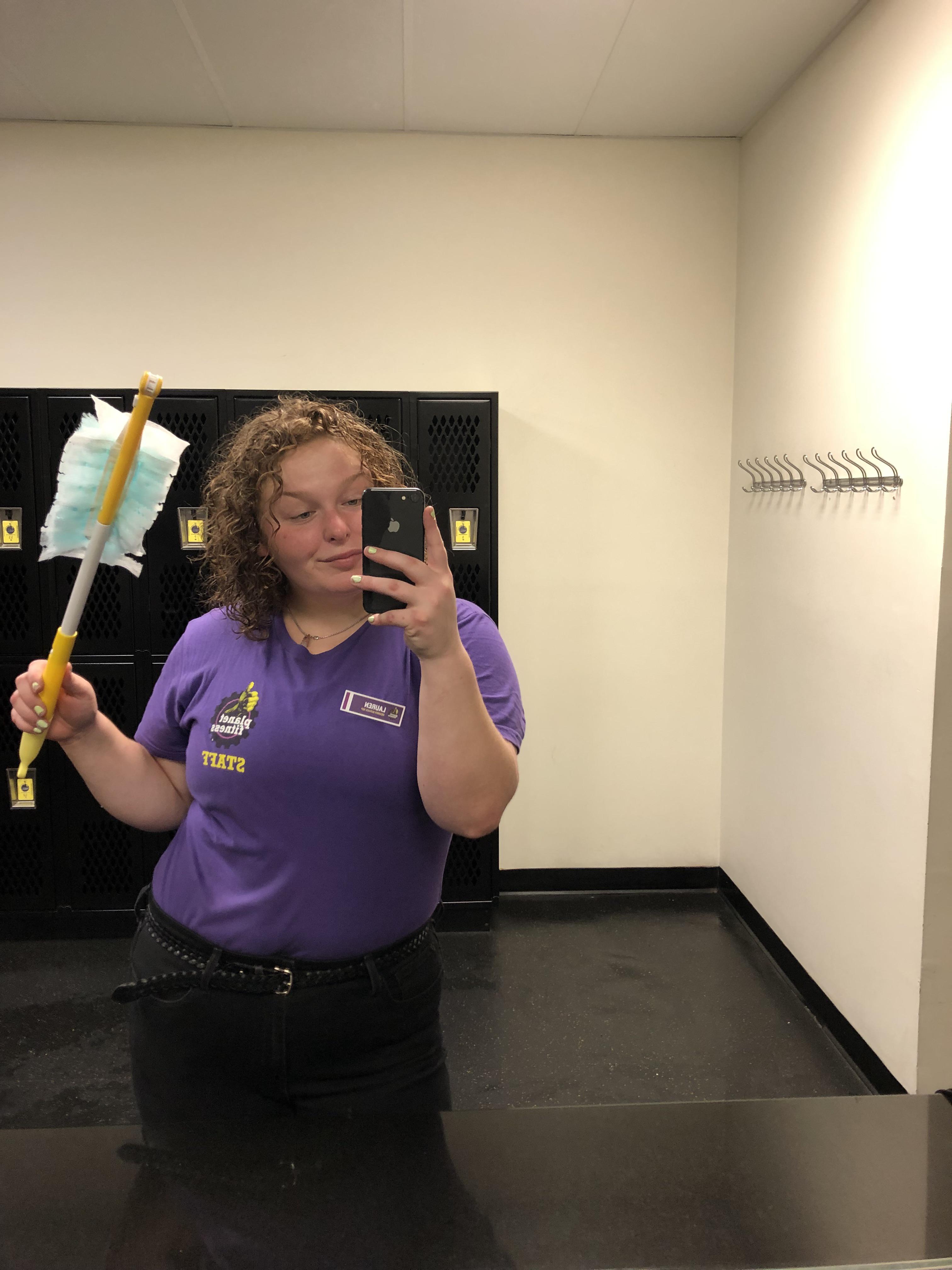 cleaning time! {19 f} | Scrolller