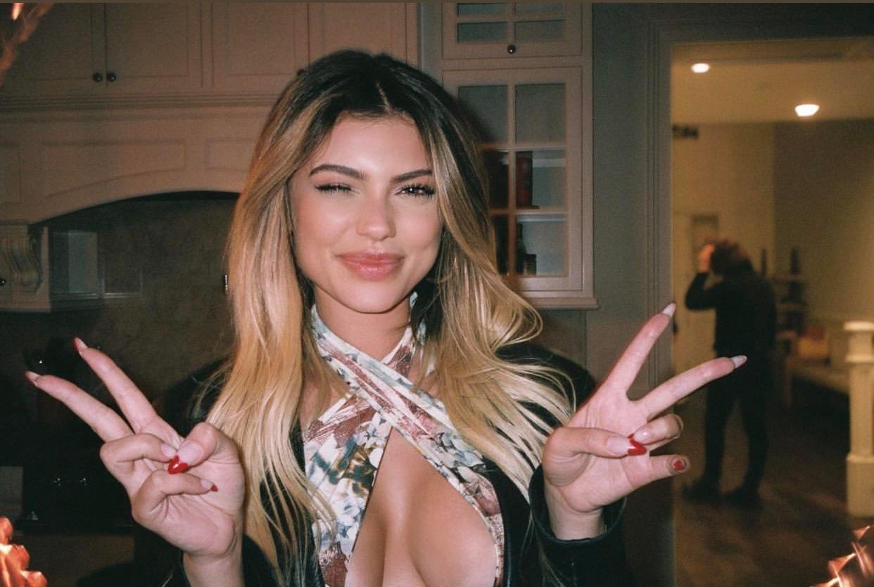 cleavage | Scrolller