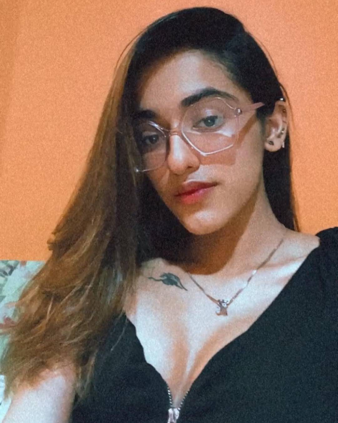 Cleavage 😘 Scrolller