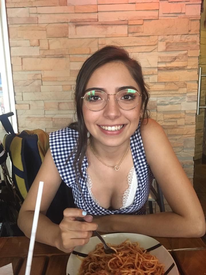 Cleavage in a gingham dress | Scrolller