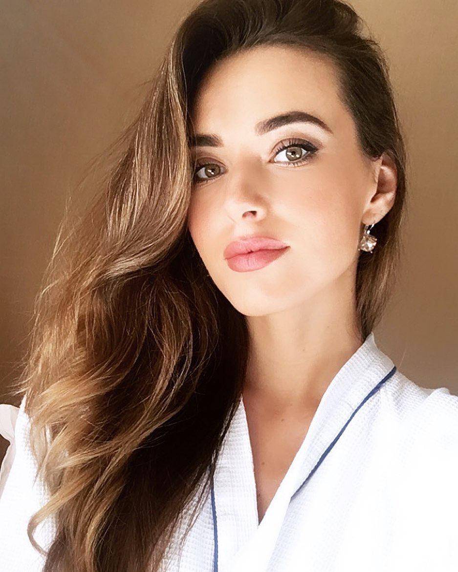 Close Up | Scrolller