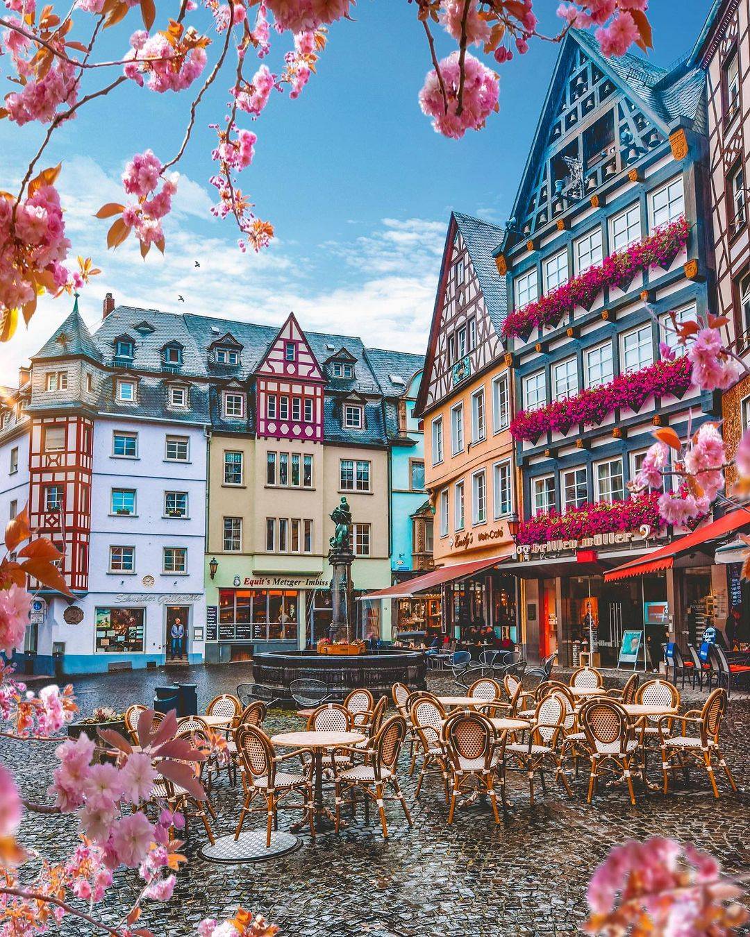 Cochem - Germany 🇩🇪 Credit: @momentsofgregory | Scrolller