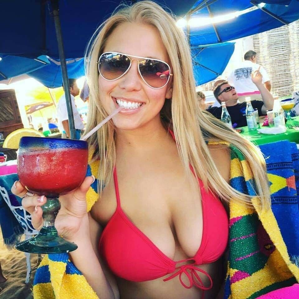 Cocktails and cleavage | Scrolller