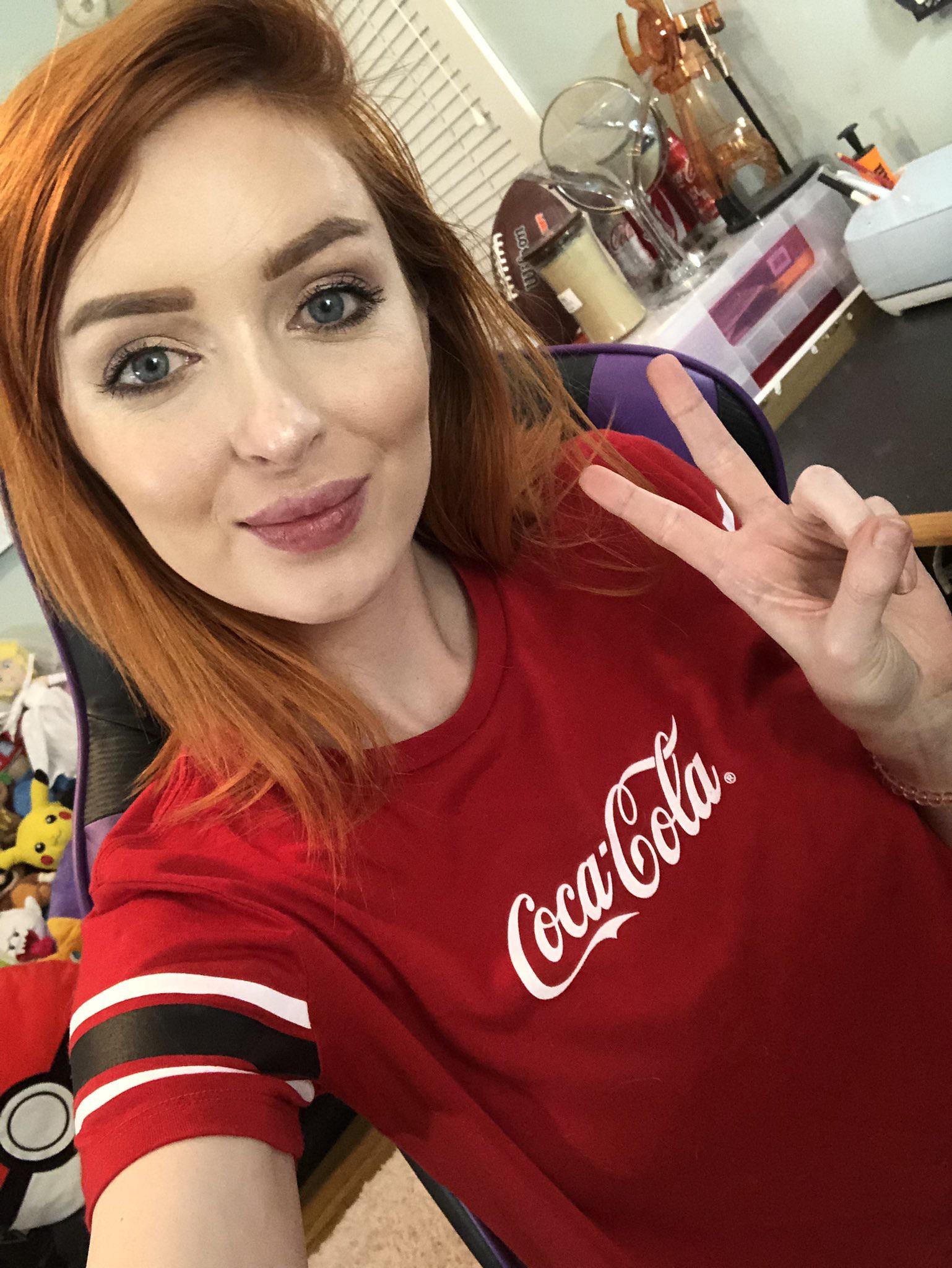 Coke and a smile | Scrolller