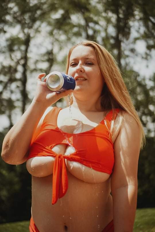 F24 am I hot in the bathing suite | Scrolller