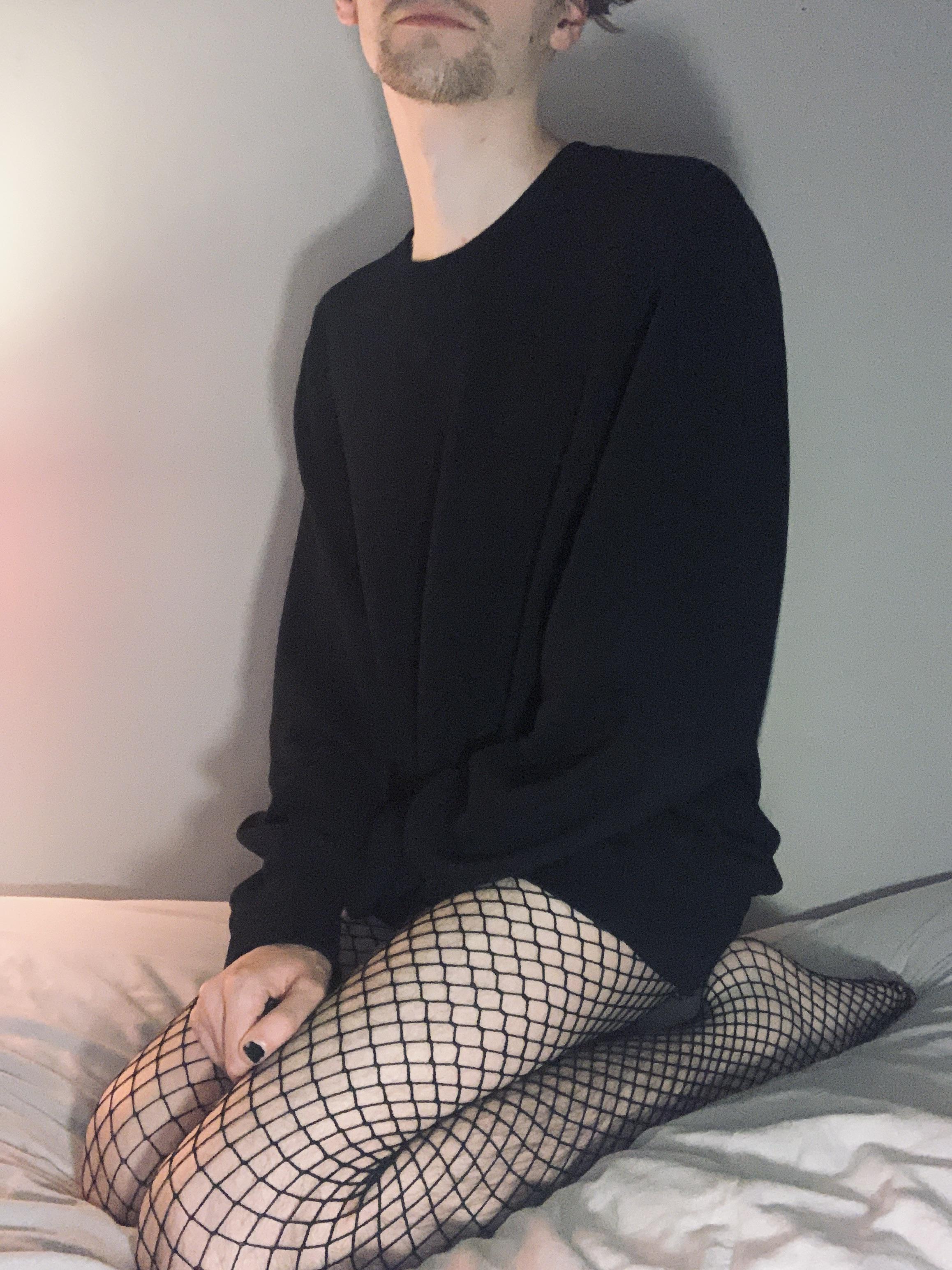 Come cuddle? | Scrolller