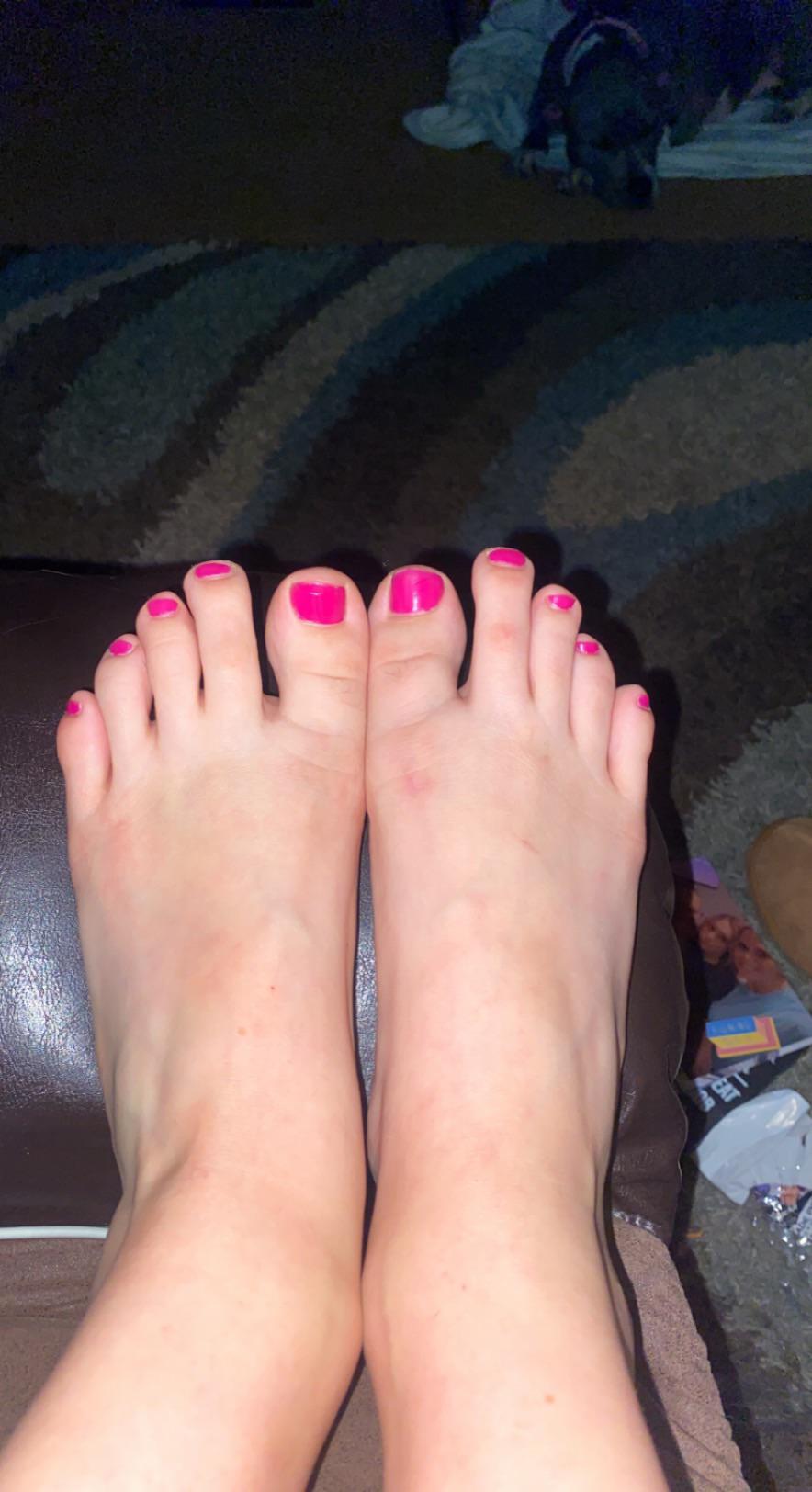 Come Rub My Feet Daddy Scrolller