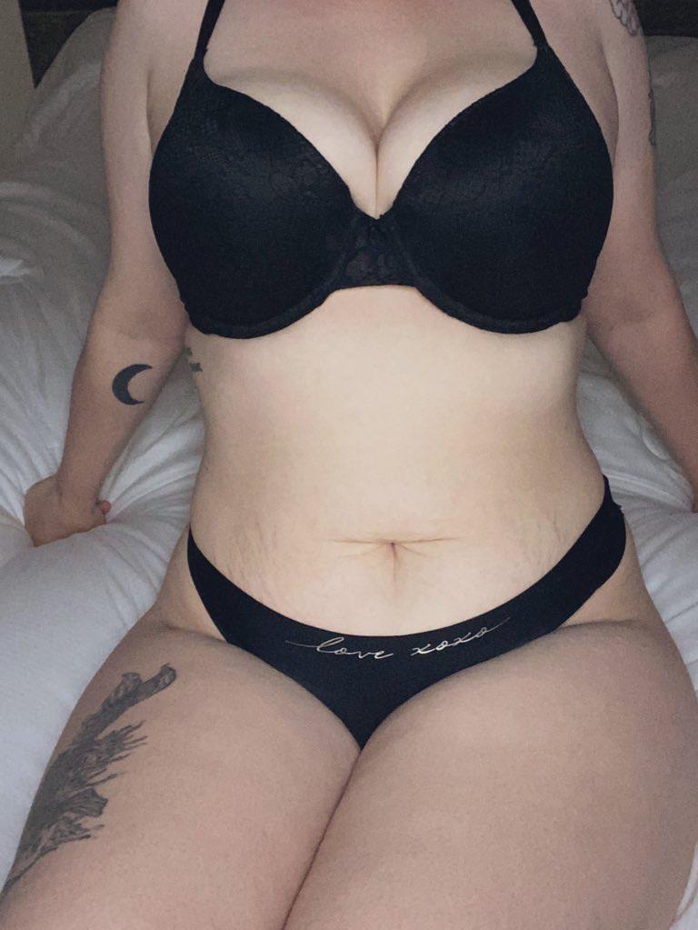 Come cuddle with my mom bod😏😍 | Scrolller