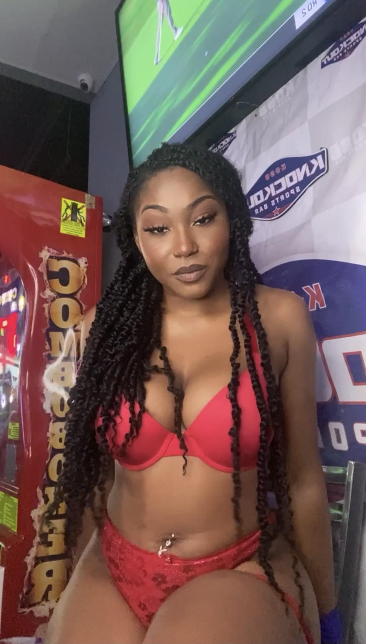 Come sit with me 🥰 | Scrolller