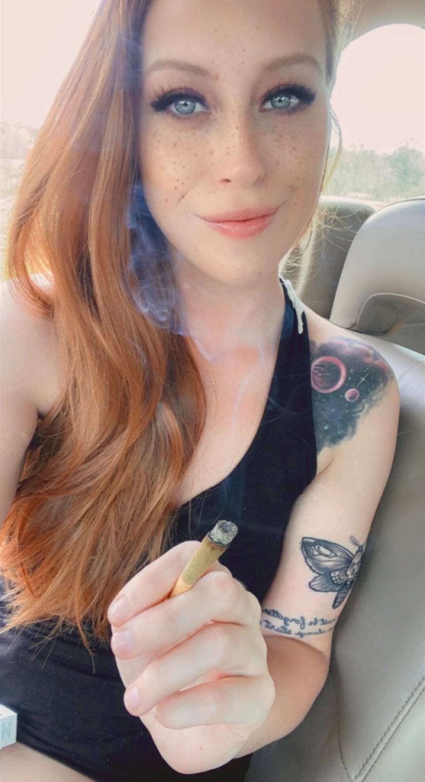 🤗 come smoke wiff me | Scrolller