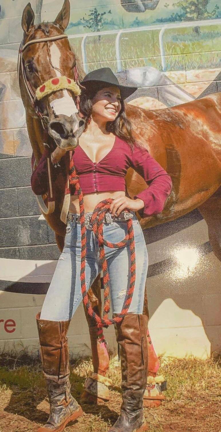 Come to my barn | Scrolller