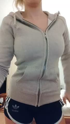 [Gif] Come unzip for a big natural suprise 😜😈🇸🇪[F] | Scrolller