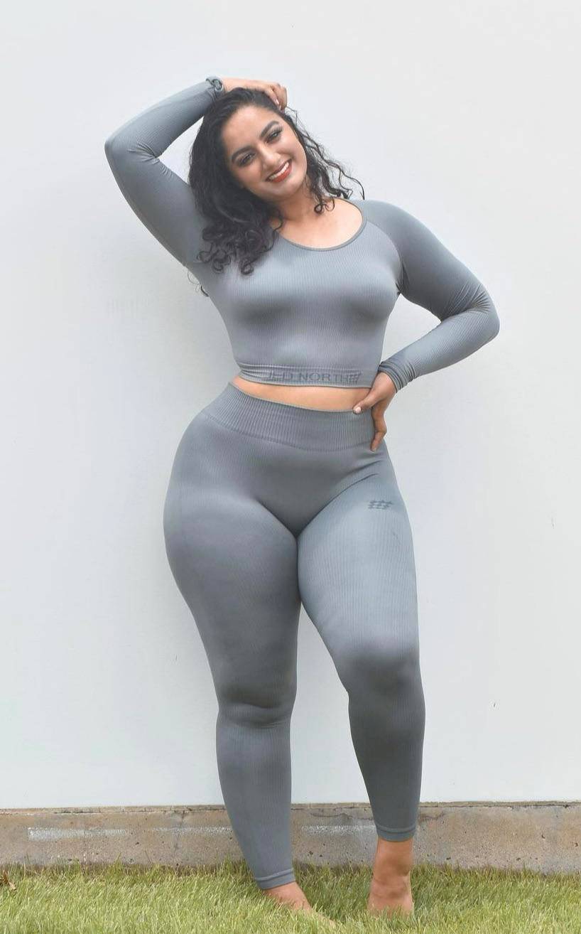 Indian “curryvy” chicks outside India | Scrolller